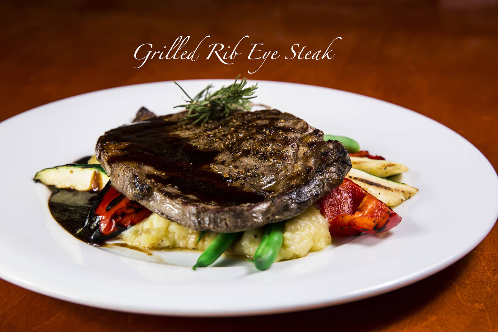 New York Steak - SIMONHOLT Restaurant | FOOD, DRINK, LIVE MUSIC